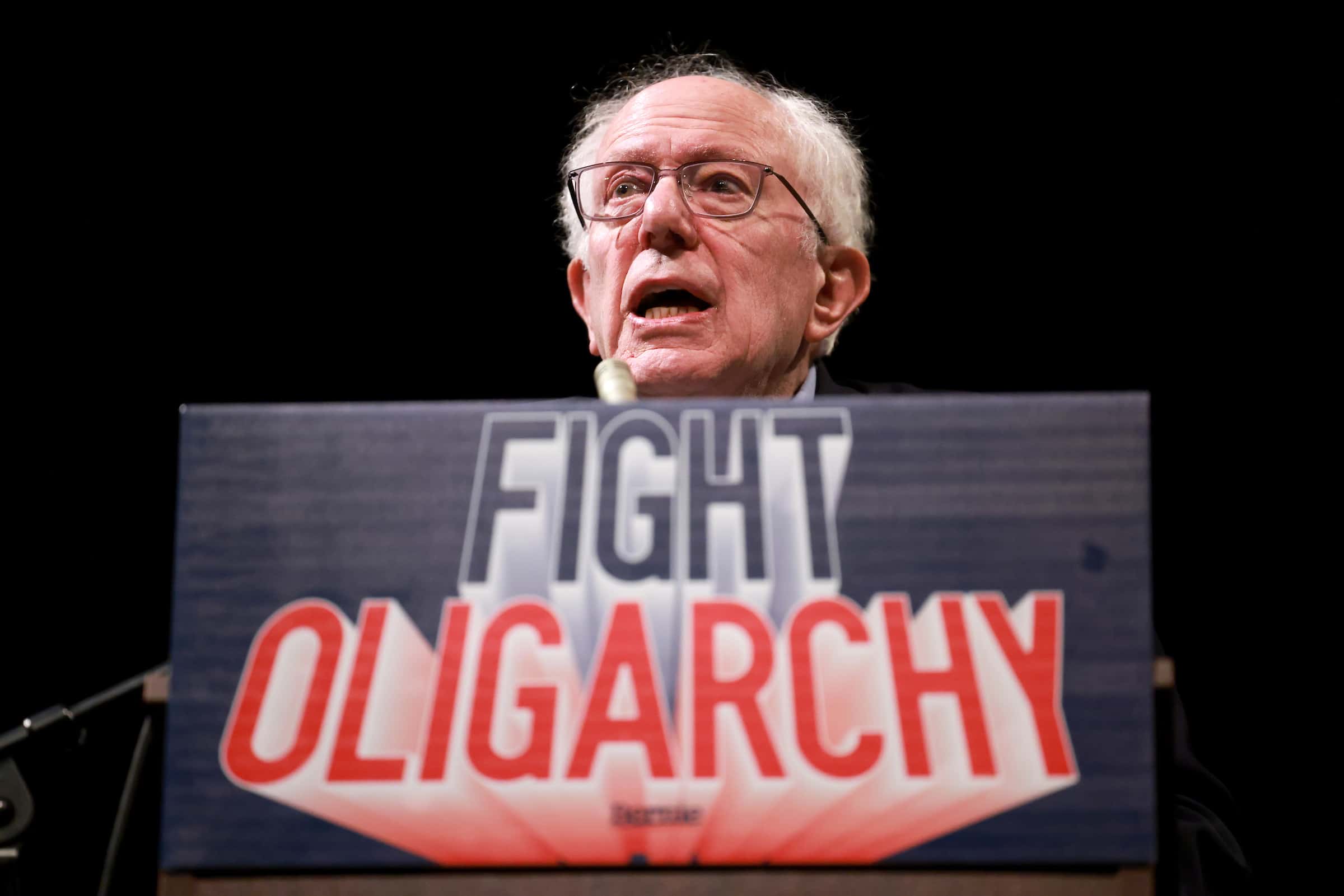 Bernie Sanders Rallies Iowans to Fight Against Oligarchy